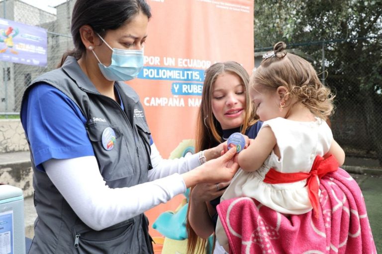 Ecuador alcanza 2.953.072 niños vacunados contra la poliomielitis ...