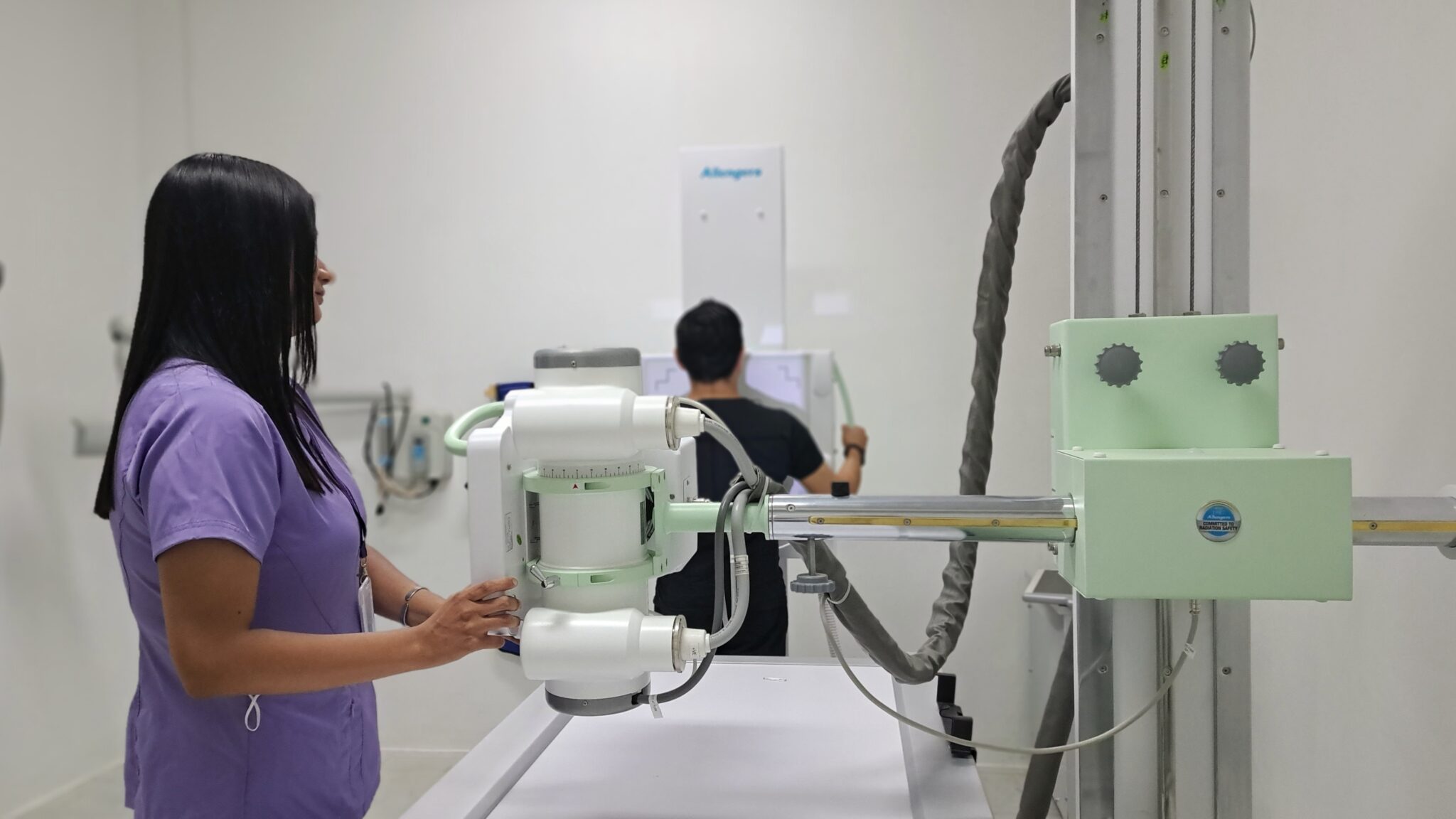 Hospital Básico San Sebastián de Sígsig recibe moderno equipo de Rayos ...